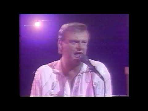 Peter Allen "I Go To Rio" - YouTube