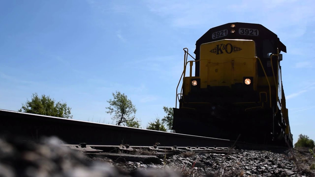 K & O(WAMX) 3921 leading a passenger consist in KS - YouTube