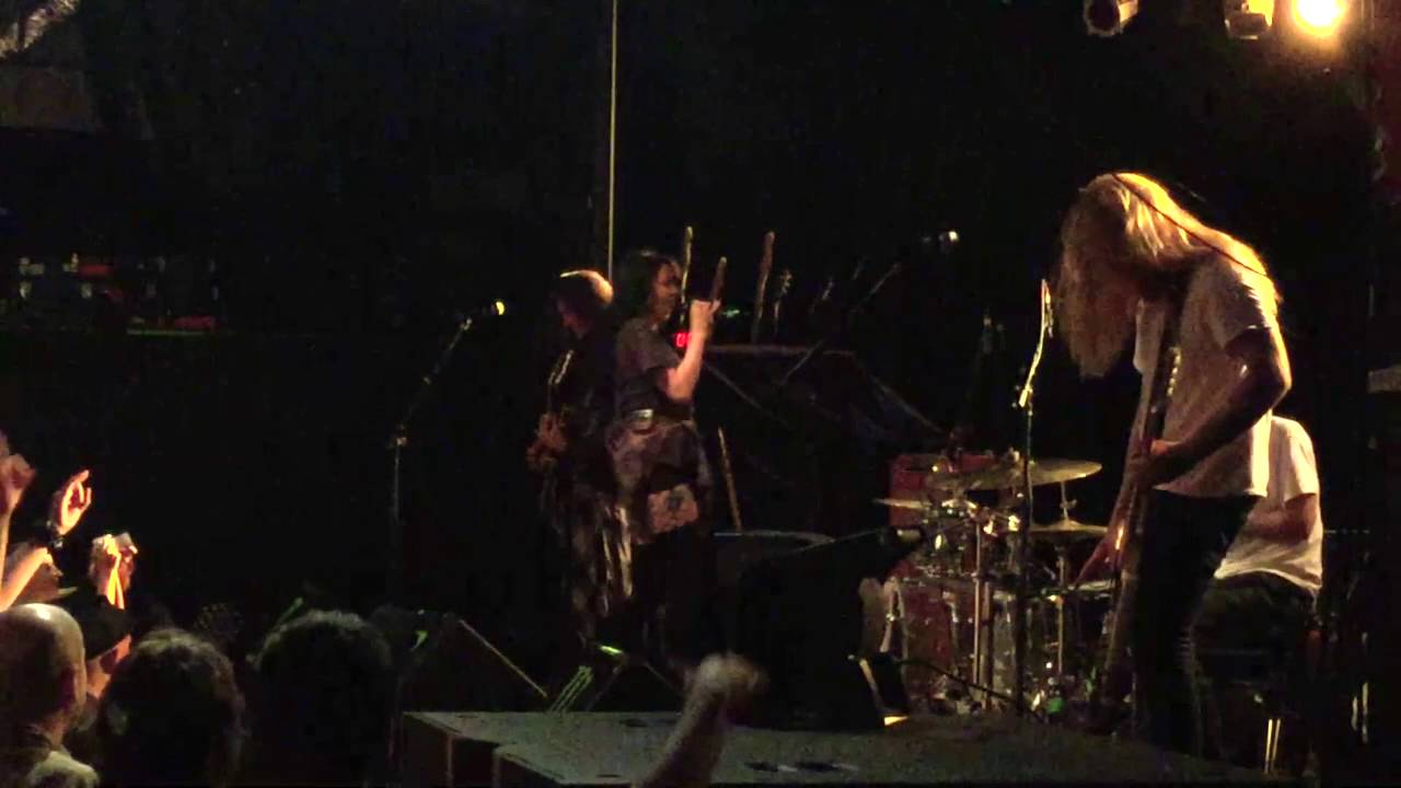 Dorothy - Gun In My Hand at Cat's Cradle 7-15-16 - YouTube