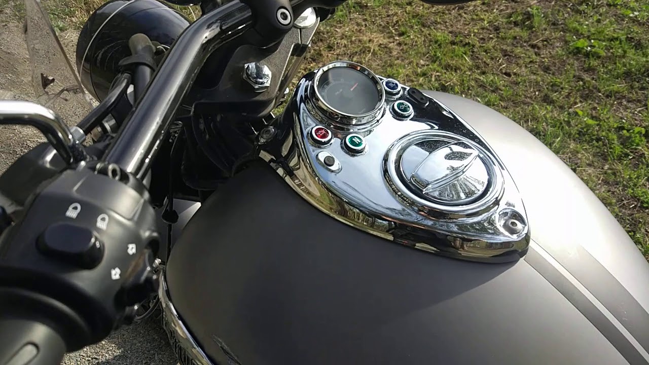 Triumph Speedmaster 2015, sound. - YouTube