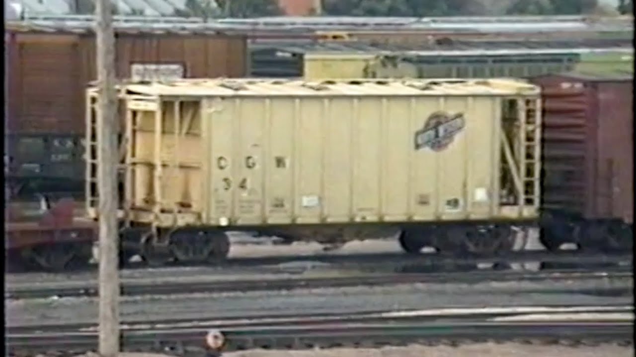 1989_09 CNW Short Line Yard MP15 GP7 CGW Hopper Trackmobile - YouTube