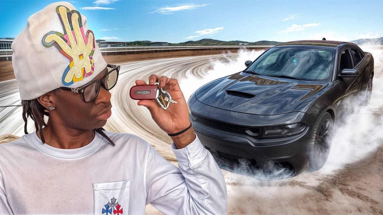 I TOOK MY DAYTONA SCAT PACK TO DJ CHEETOS LEGAL PIT! - YouTube