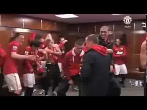 Manchester United Celebration In Locker Room Champions 2013 - YouTube