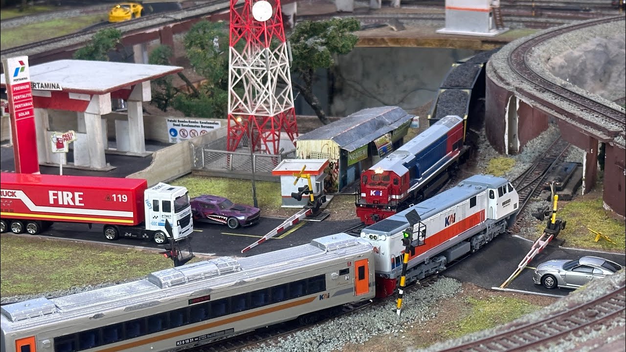 Drama kereta api Babaranjang &KA Penumpang CC203 Anjlok terguling saat ...