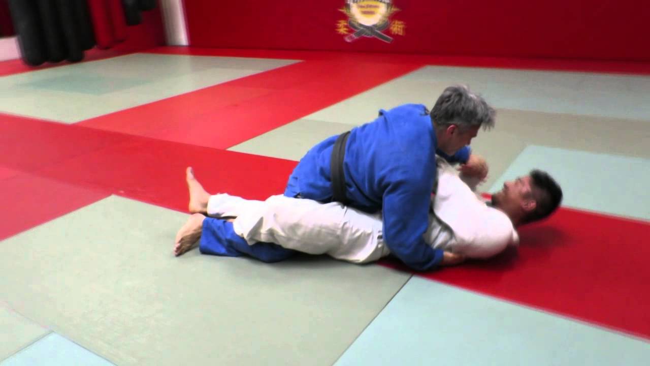 Half Guard Sweep Michio Grubbs - YouTube