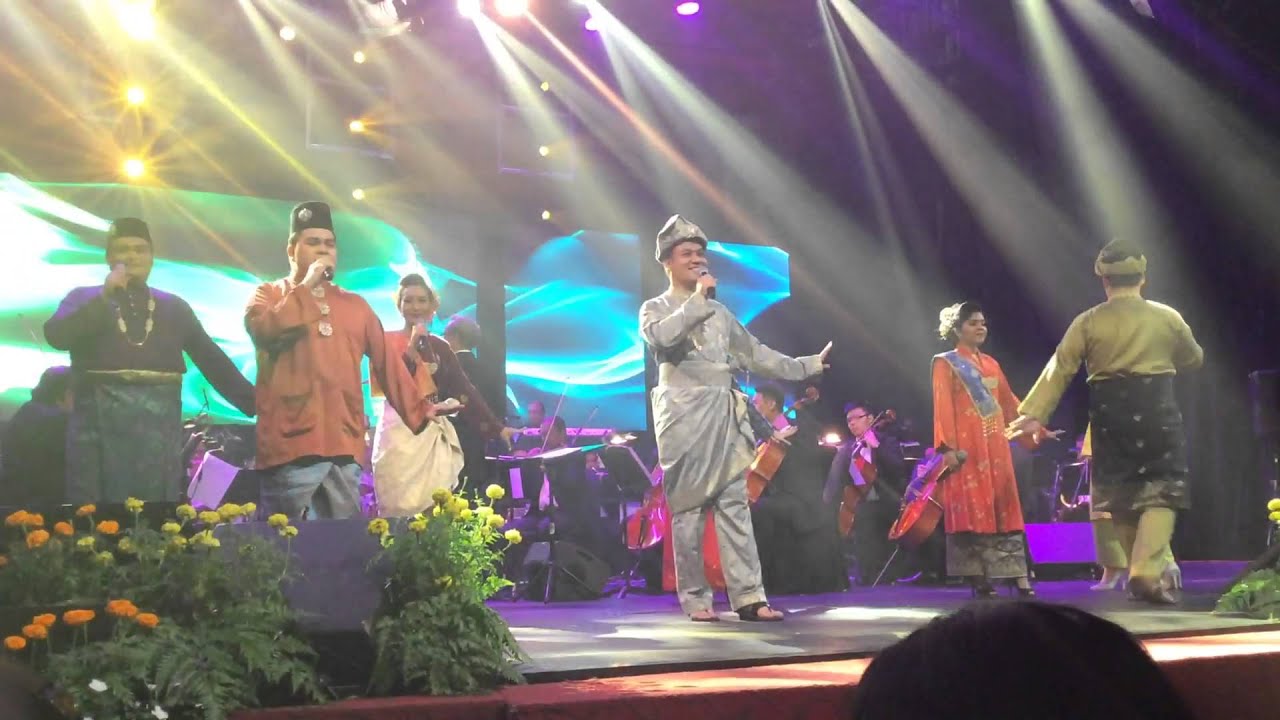 Pembukaan Konsert Tribute To Living Legend Tan Sri SM Salim - YouTube