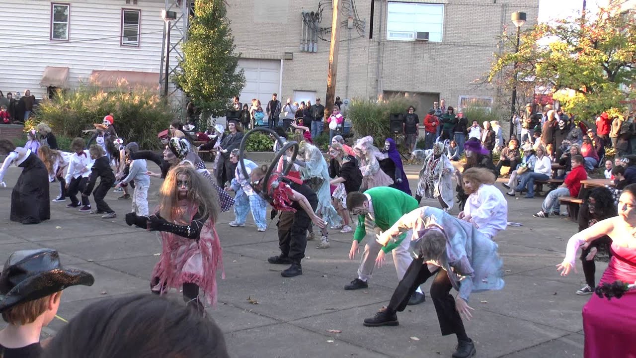 Massillon Ohio Zombie Walk - 6:30 pm on 10/15/2011 - YouTube
