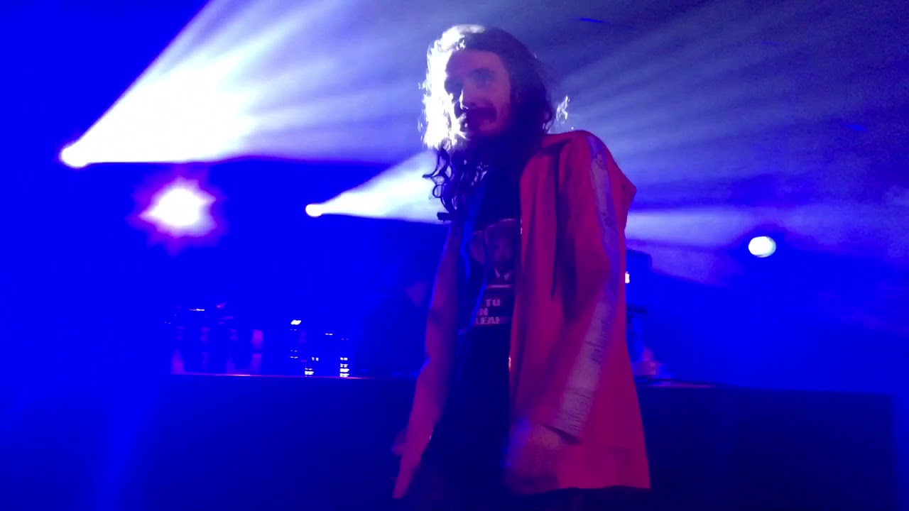 Shakewell feat Pouya 10 Homies live - YouTube