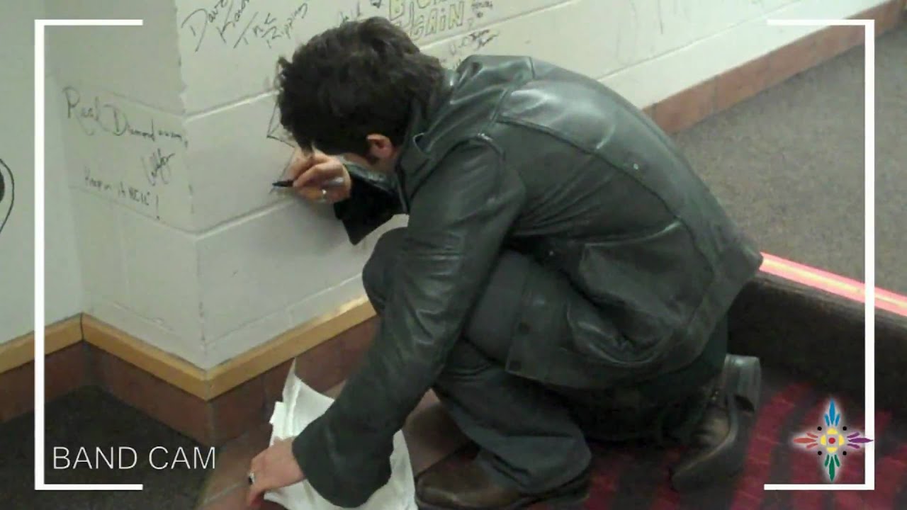 Apache Stone Plays The Wolf Den at Mohegan Sun - YouTube