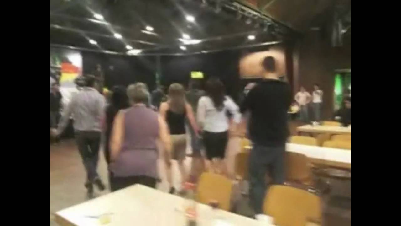 President Obama crnac kolo igra Cupo Kalac peva za Kosovocafe - YouTube