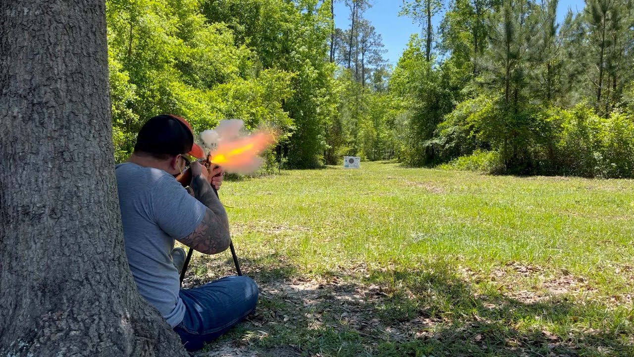 How to Load a Flintlock Musket for Turkey Hunting - YouTube