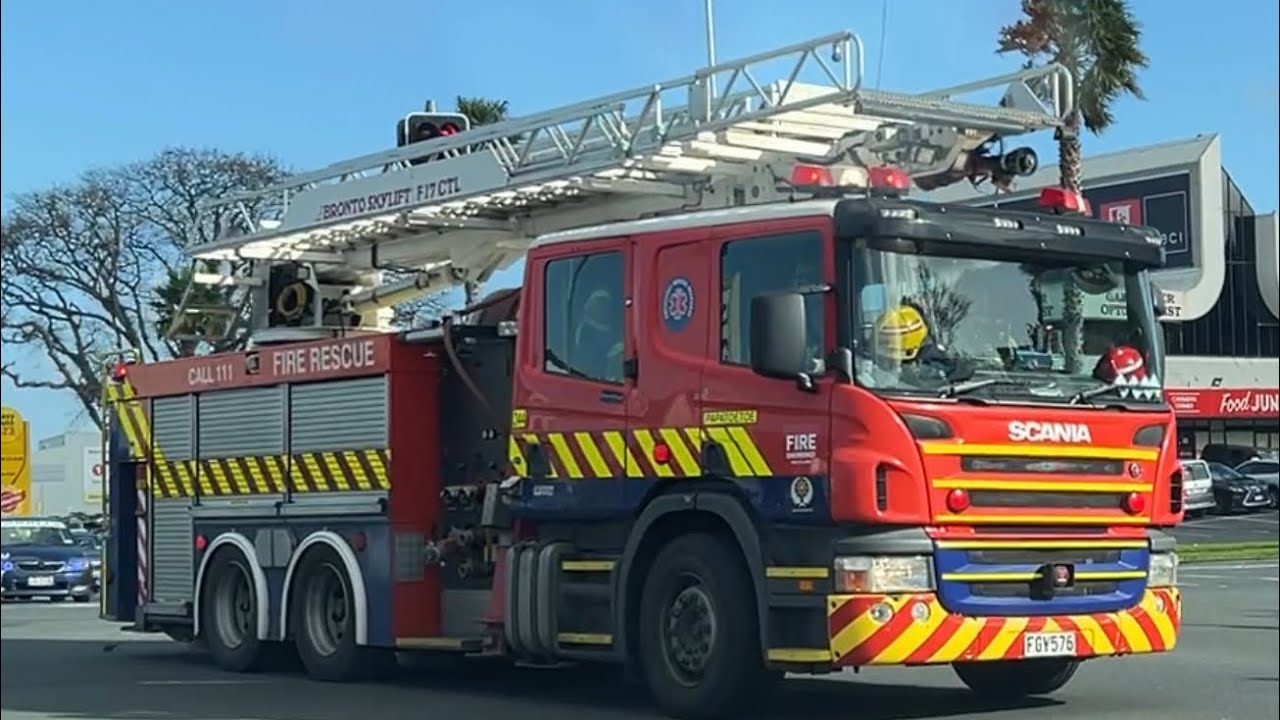 New Zealand Fire Truck Responding Sirens and Lights - YouTube