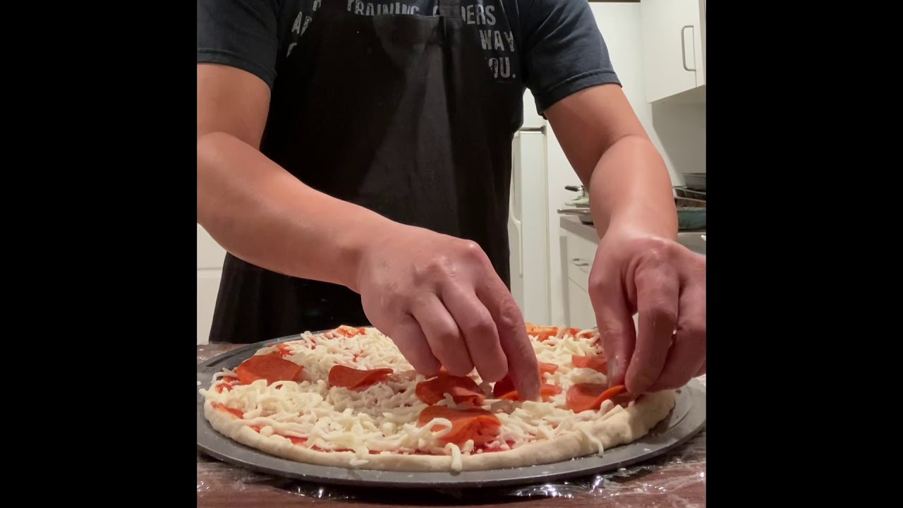 How to make homemade pizza - YouTube