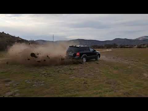 Kia Sorento playing drift