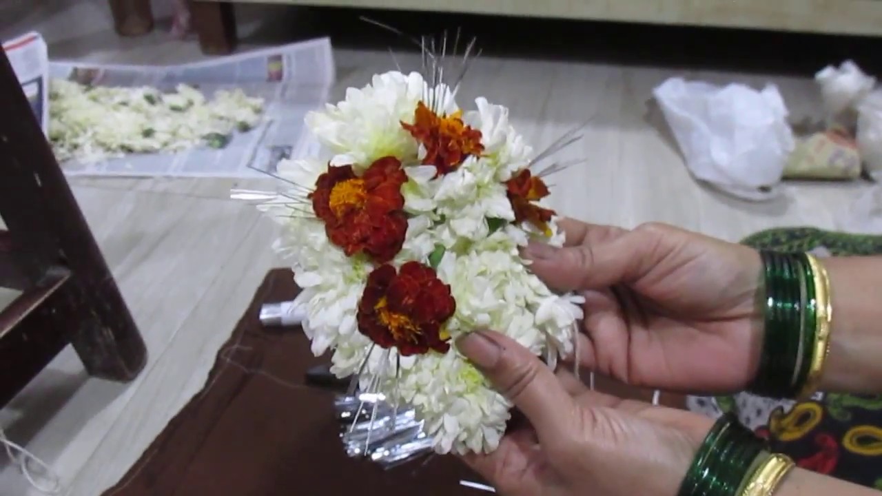 Flower veni making | DIY | सेवंती के फूलो से वेणी How to make veni ...