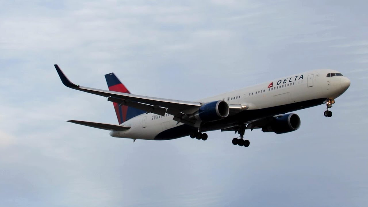 Delta Airlines Boeing 767-300ER Landing at Newark Liberty International ...