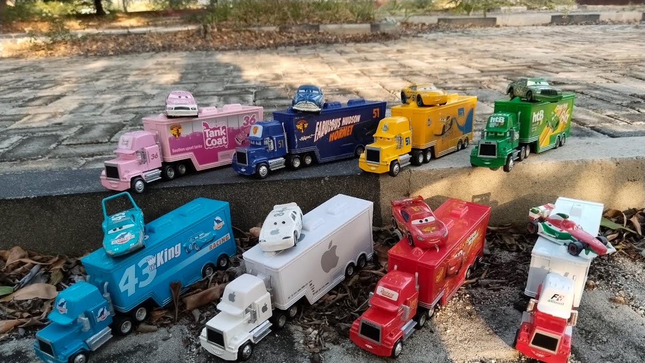 Disney Pixar Cars Lightning McQueen, Tow Mater, Fillmore | play on the ...