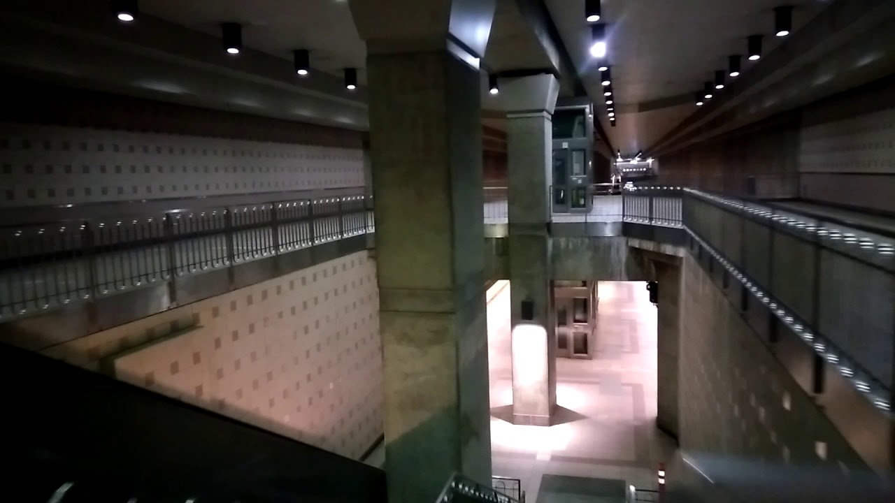 Metro Red Line subway at Union Station downtown Los Angeles - YouTube