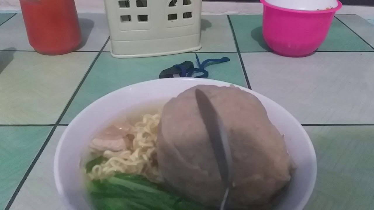 How to Eat Super Meat Ball - YouTube