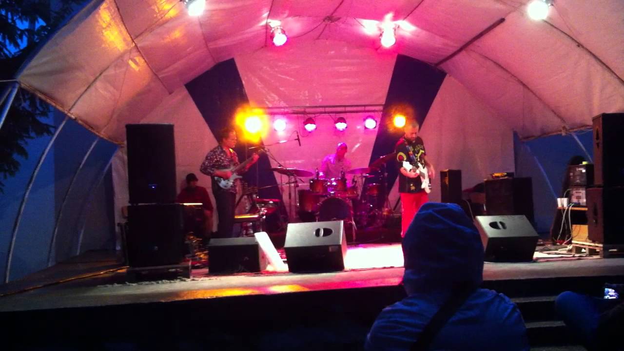 Oscar Rozsa solo (live D-jazz 2012) - YouTube