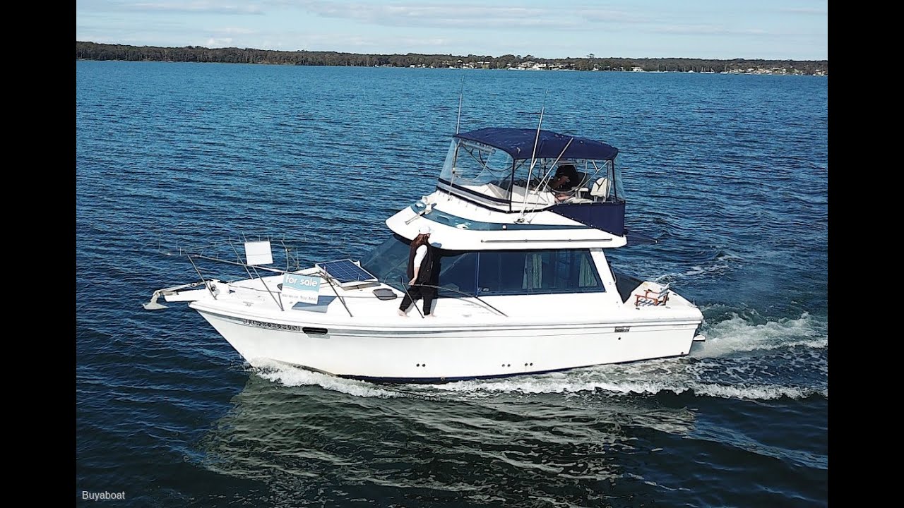 Riviera 32 Flybridge Cruiser - Walkthrough - YouTube