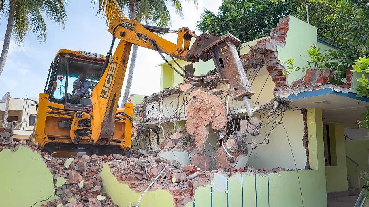 JCB 3DX goes to demolition house in good condition for Build New Trend ...