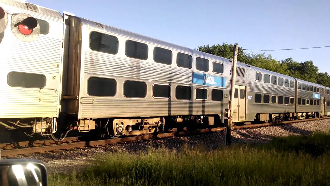 Metra Outbound Train in McHenry - YouTube