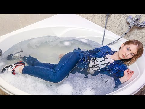 WET DENIM STYLE: CUTE LERA GETTING WET IN THE SHOWER AND IN THE BATH [WETLOOKER ID: ms-3616-lera4]