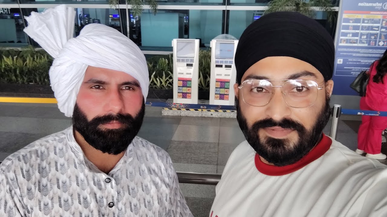 Airport ️ te mile Famous Desi Patrakaar Karmu te ohna naal kiti full ...