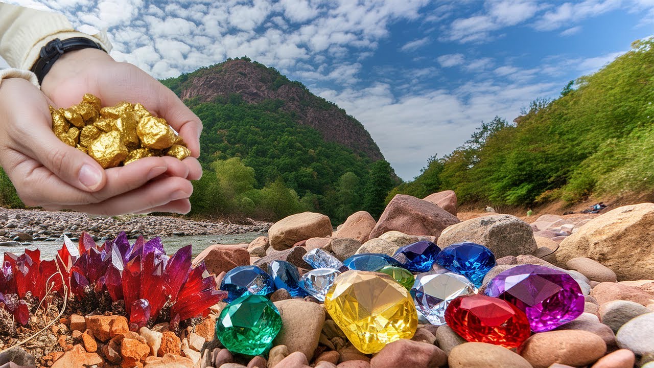 Gold Dredge Finding a Pile of Amazing Gold And Gems & Crystals! - YouTube