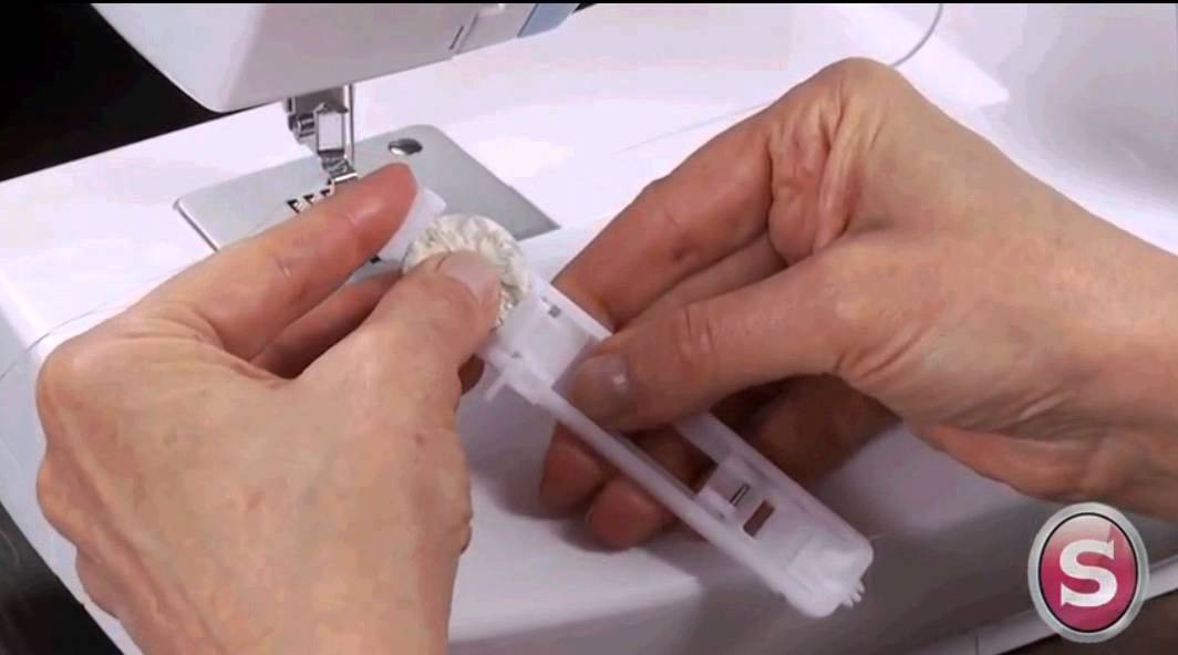 SINGER 3116 Máquina de coser sencillas funciones - YouTube