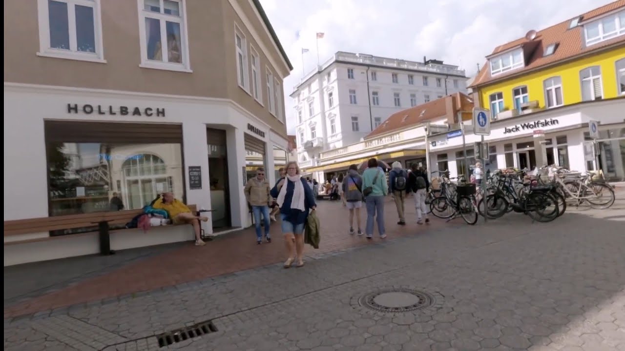 Norderney, Germany, nach der Ferienzeit ist Clubzeit, City and beach ...