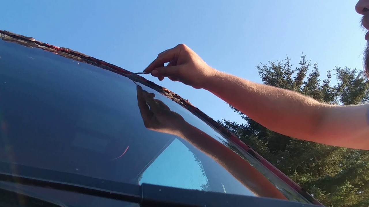 Removing windshield caulking - YouTube