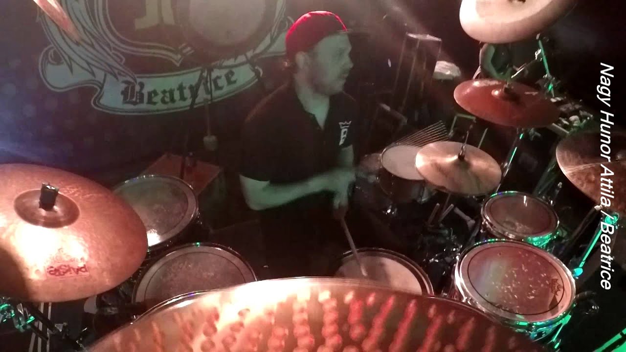 Nagy Hunor Attila (Pancsoló Kislány LIVE) - YouTube