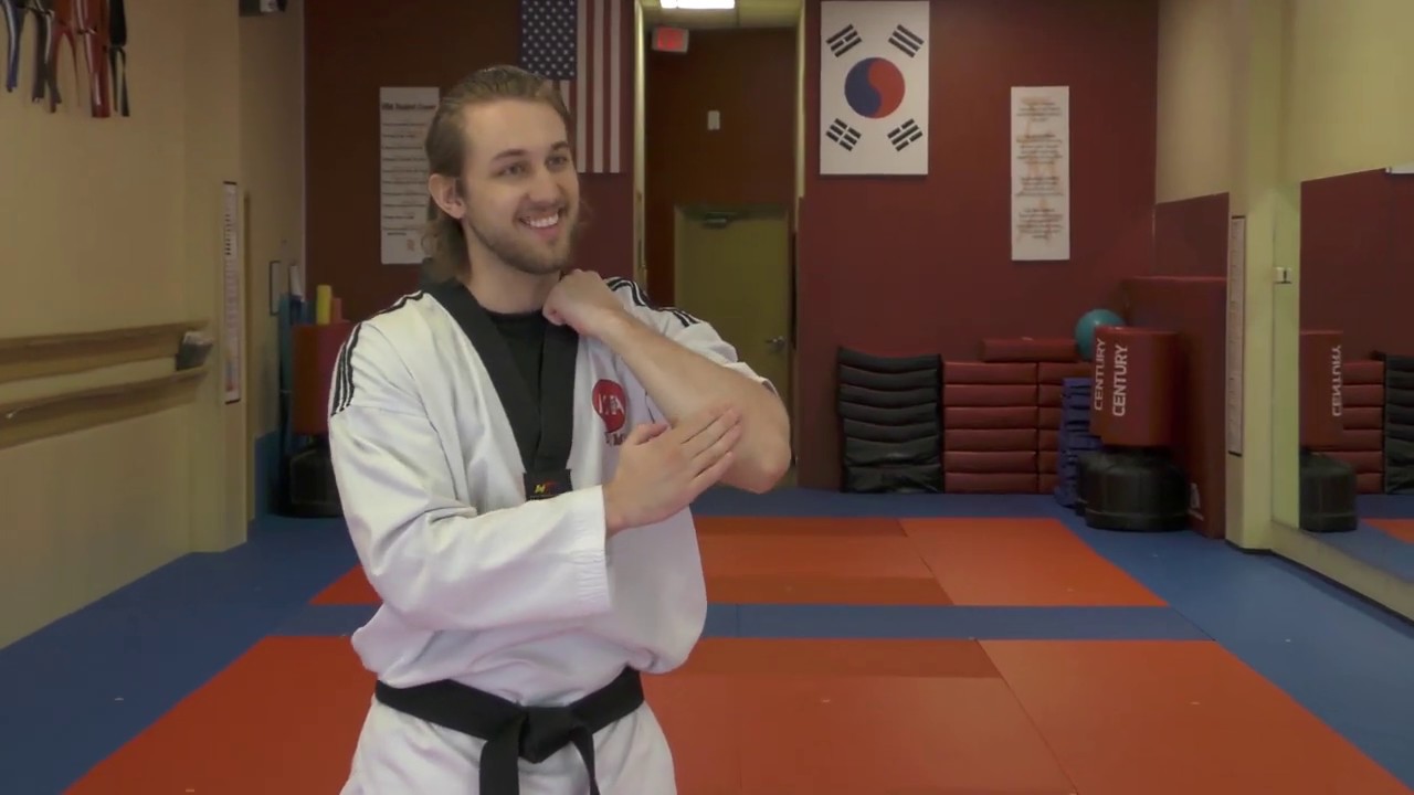 How to Use an Elbow Strike in Taekwondo - YouTube