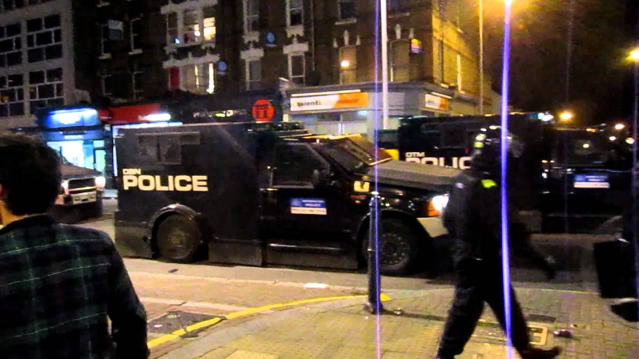 Armoured cars and riot police in Clapham Junction on 8th August 2011 ...