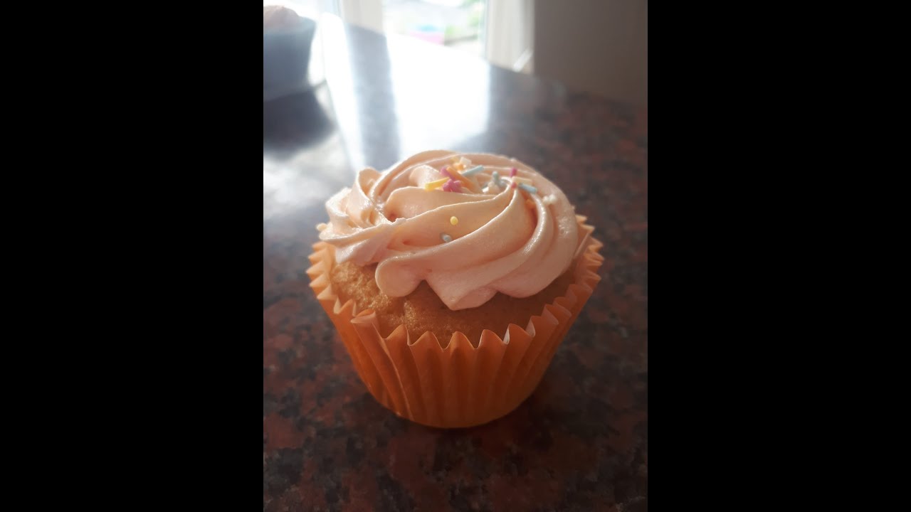How to: Pipe Ombre Icing - YouTube