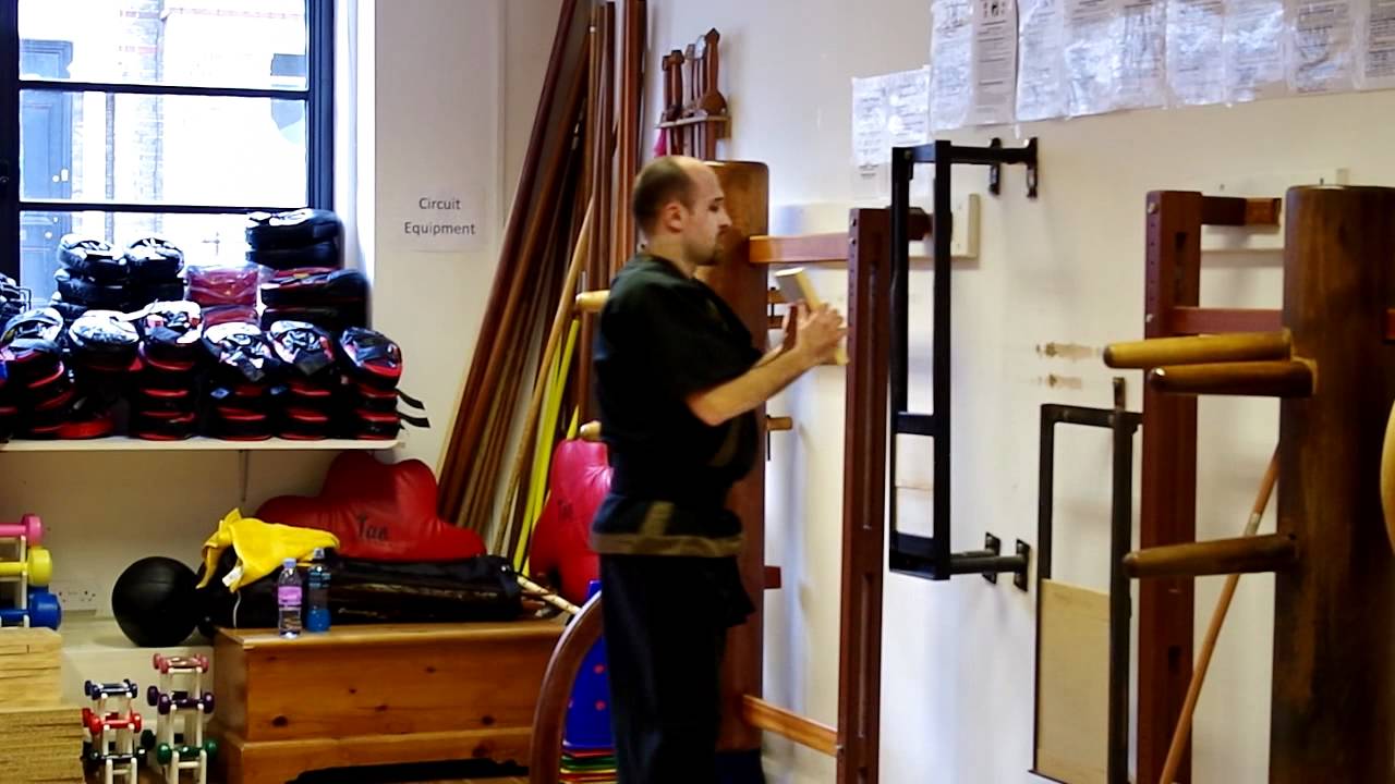 Wing Chun Dynamic Punches wood breaking with precision - YouTube