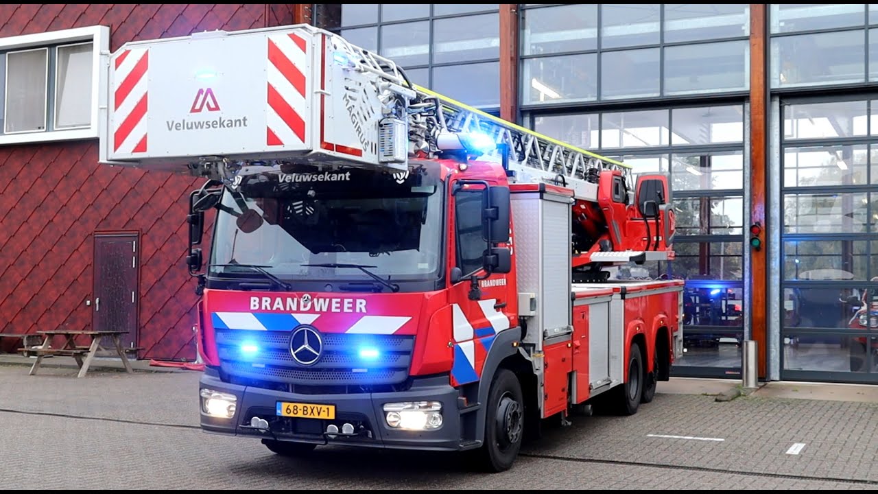 (1e PRIO 1 uitruk) Nieuwe Autoladder Brandweer Almere | Demonstratie & Hulpdiensten naar ...