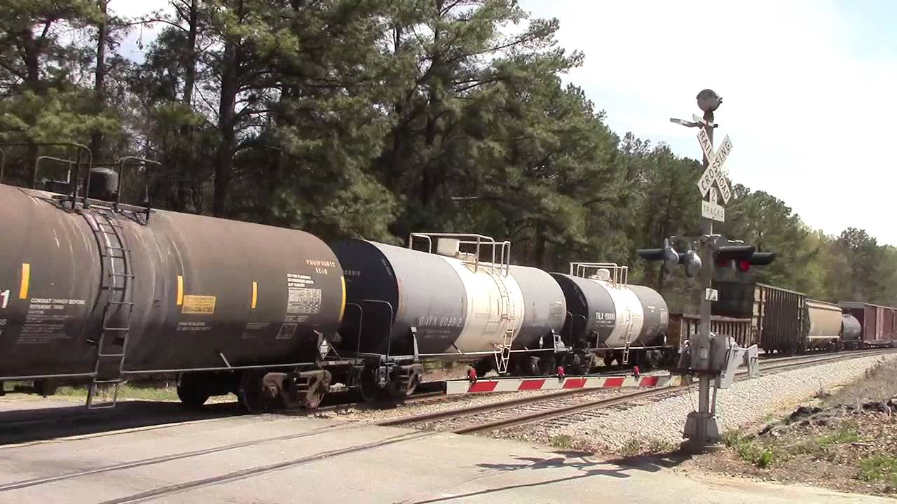 CSX Q550-01 a full day late with two AC4400CWs 4/3/14 - YouTube