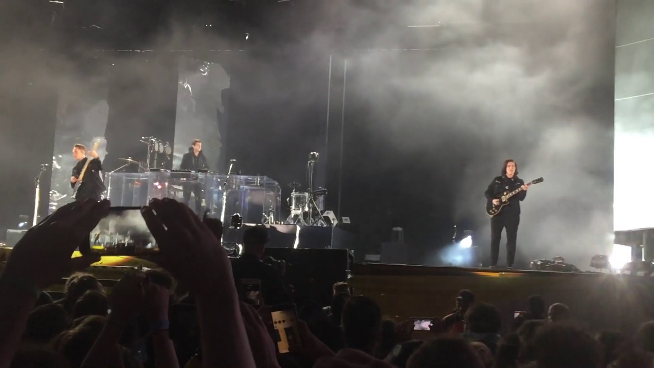 The xx - Intro (Opener 2017) - YouTube