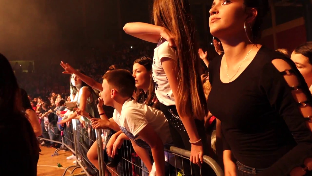 Tropiko bend u publika - Leskovac - YouTube