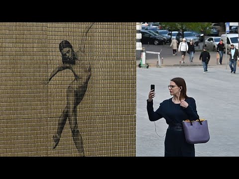 Beauty and brutality: Art project sees Ukrainian ballerinas dancing on ...