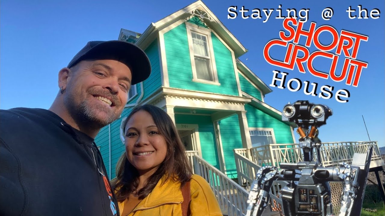 Staying at Stephanie‘s house from short circuit filming location - YouTube