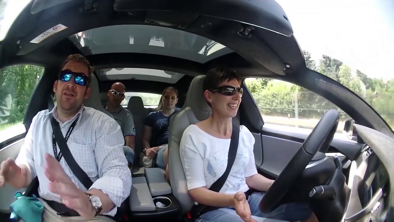 Kecskés Ágnes szerint eszméletlen élmény a Tesla vezetése - YouTube