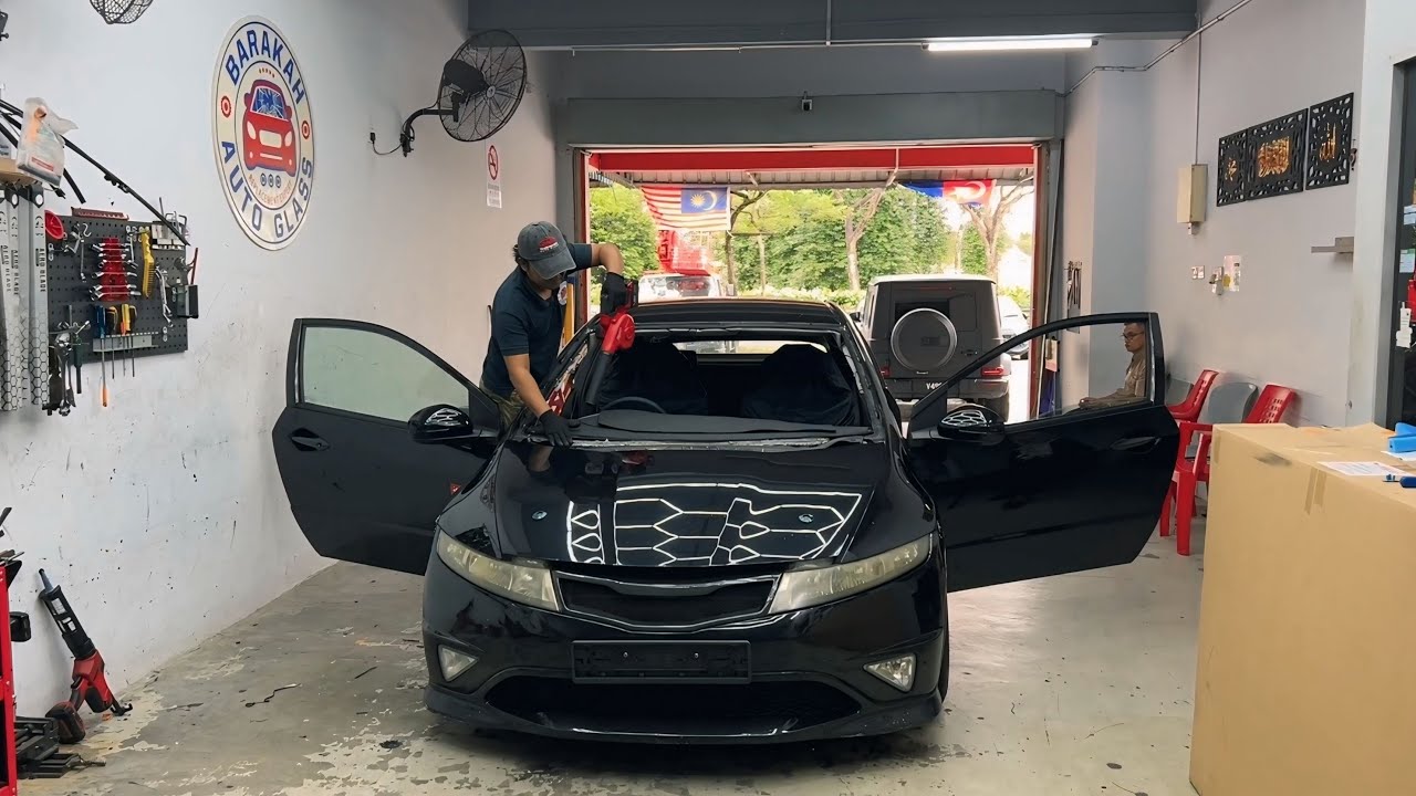 Honda Civic Type-R FN2R Windshield Replacement | Pakar Penggantian ...