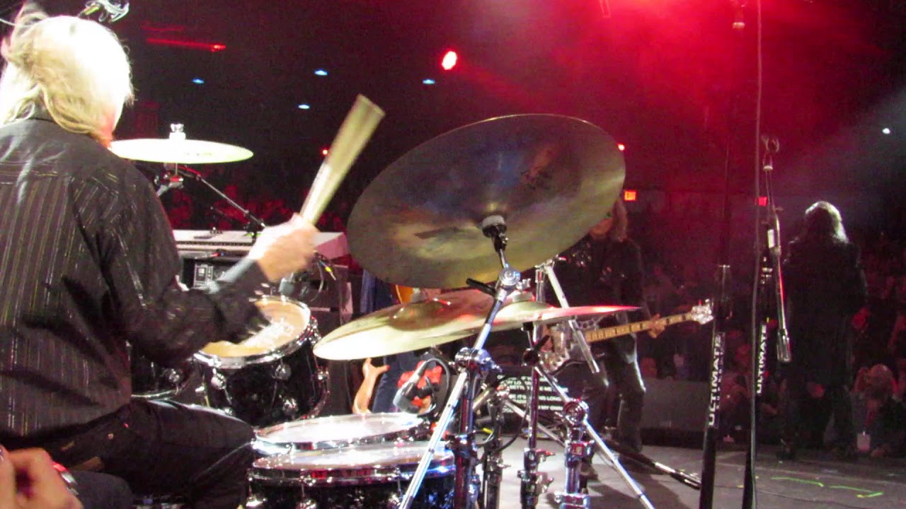 Alice Cooper Christmas Pudding - Neal Smith - YouTube