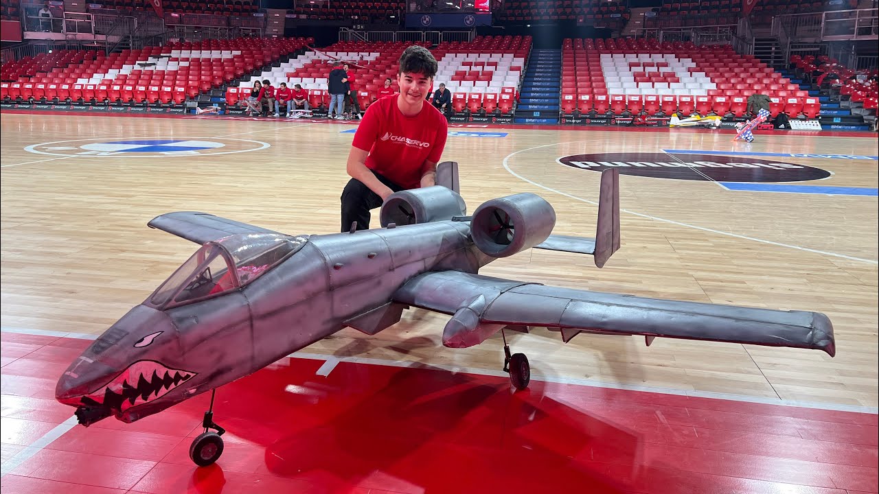 HUGE A-10 Warthog at CHASERVO Team Event 2024 - YouTube