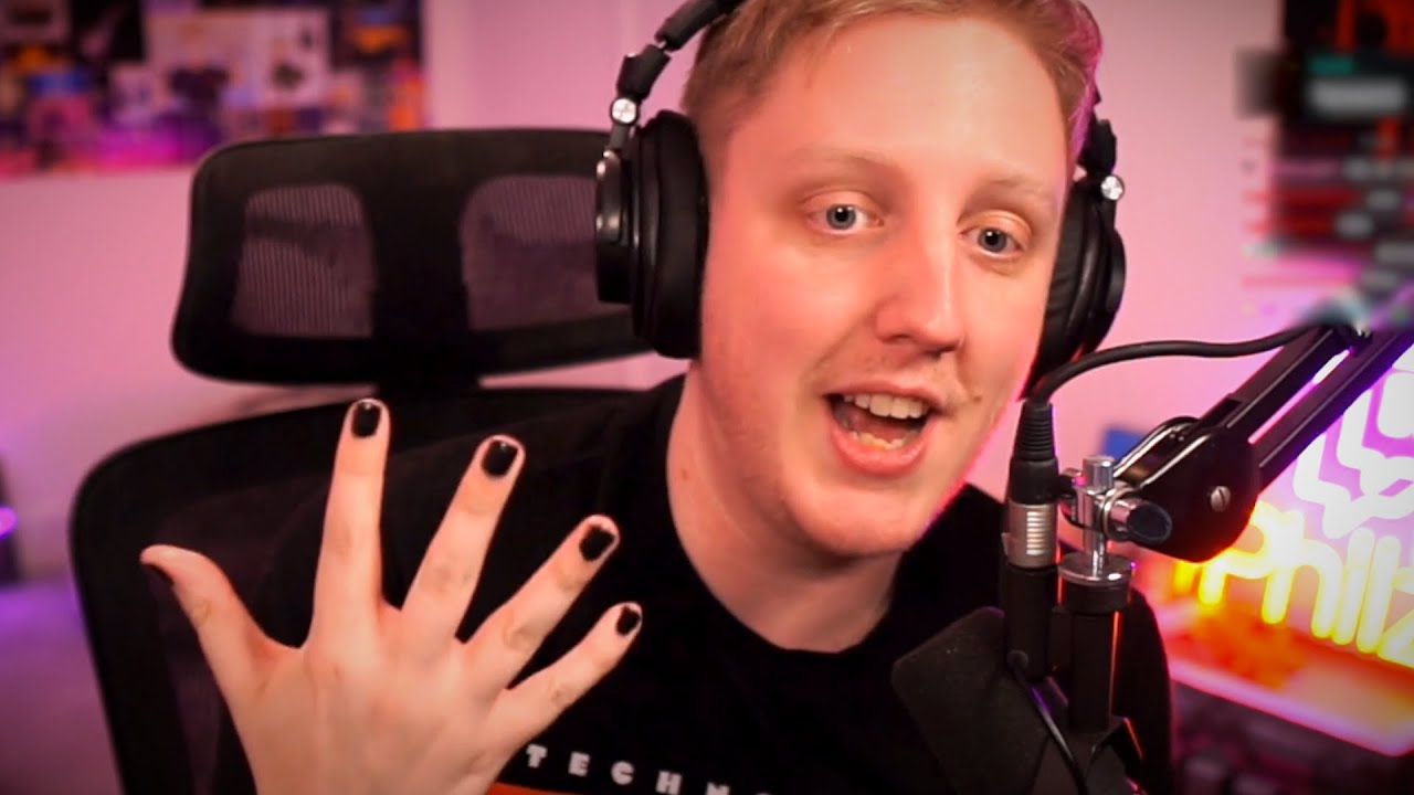 Philza Supports Fan Wearing Nail Polish! - YouTube