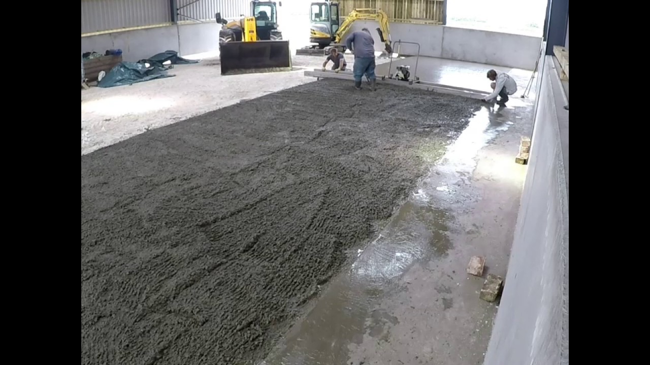 Laying concrete /beam screed. - YouTube